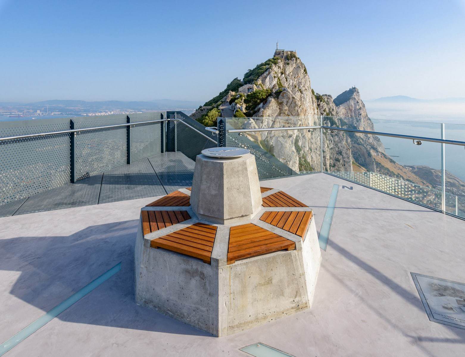 La luminosidad y los colores de Gibraltar, a través de los pinceles de ...