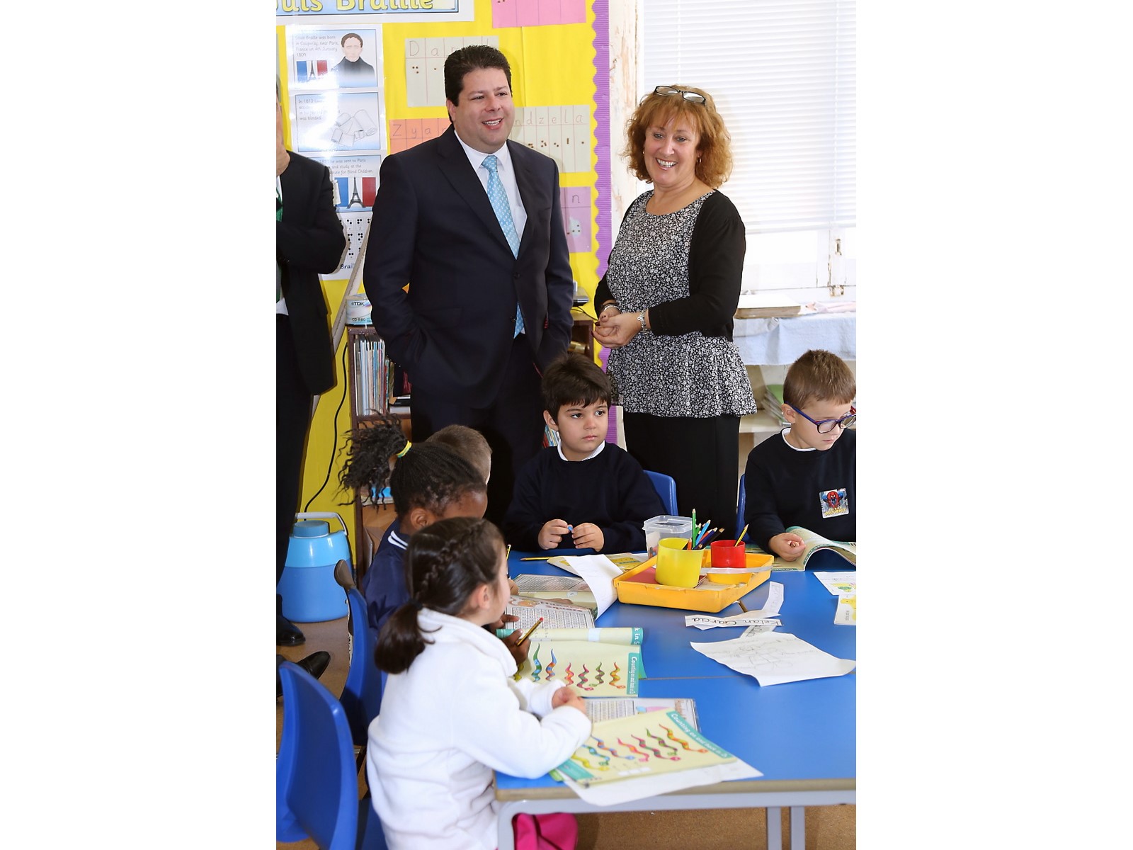 El Ministro Principal visita la escuela de St Bernard - A002 ...